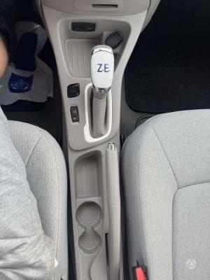 White Renault Zoe 2016 in Vilnius, with an engine capacity of 0.00 L and mileage of 52 thousand km for 6950 €, photo 15 on AUTOMOTO.COM.LV
