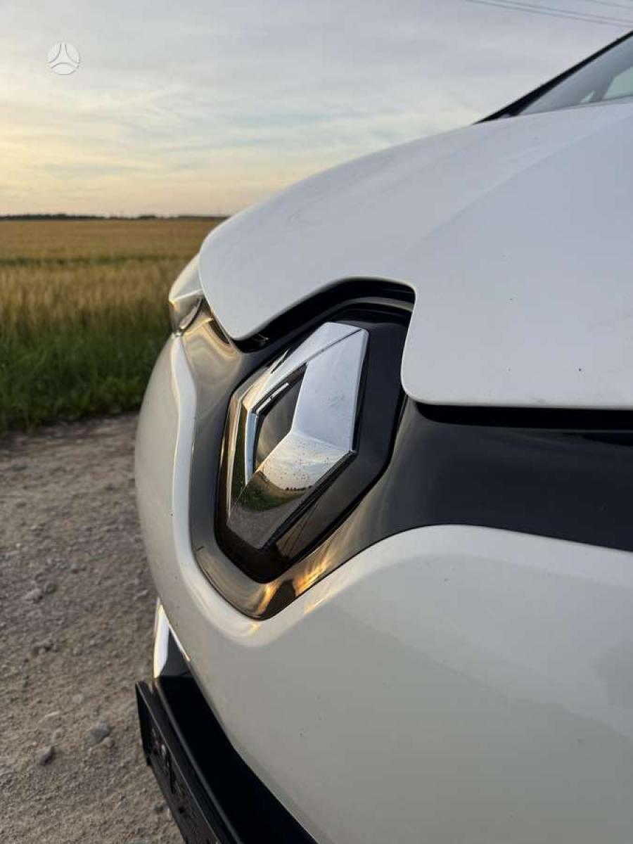 White Renault Zoe 2016 in Vilnius, with an engine capacity of 0.00 L and mileage of 52 thousand km for 6950 €, photo 22 on AUTOMOTO.COM.LV