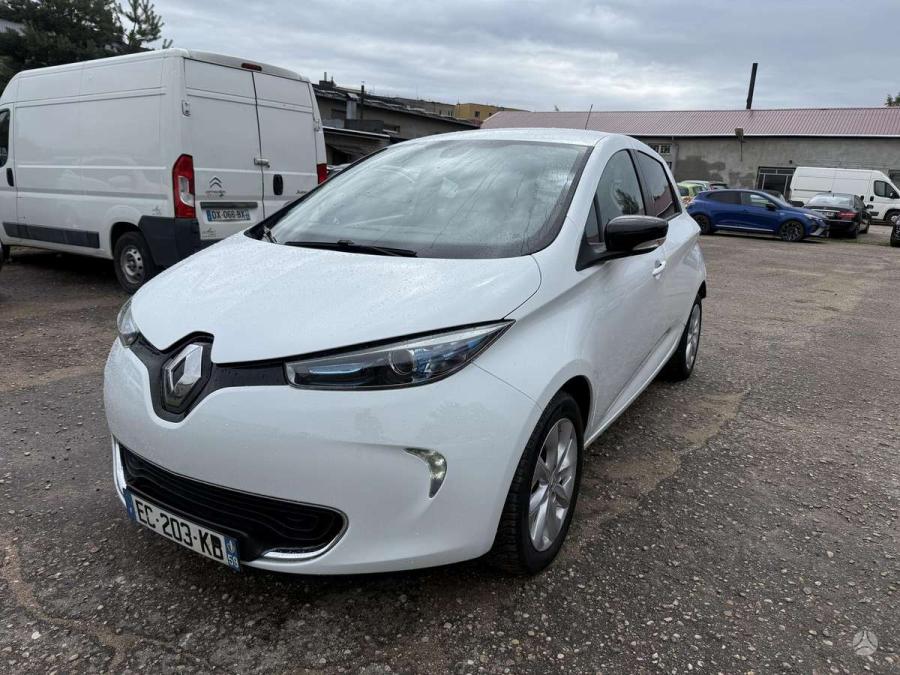 White Renault Zoe 2016 in Telschi, with an engine capacity of 0.00 L and mileage of 90 thousand km for 6600 €, photo 5 on AUTOMOTO.COM.LV