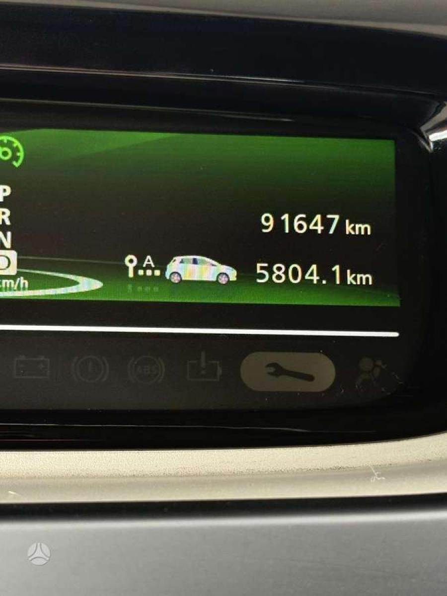 White Renault Zoe 2016 in Telschi, with an engine capacity of 0.00 L and mileage of 90 thousand km for 6600 €, photo 10 on AUTOMOTO.COM.LV