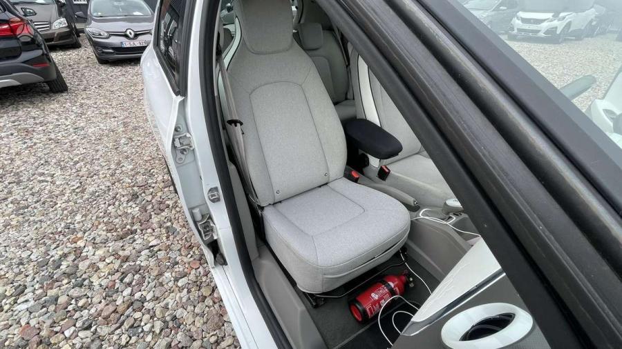 Balts Renault Zoe 2016 Kauņa, ar dzinēja tilpumu 0.00 L un nobraukumu 100 tūkst. km par 5750 €, foto 12 vietnē AUTOMOTO.COM.LV