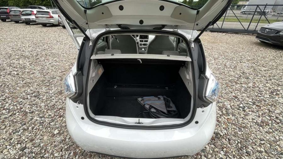 Balts Renault Zoe 2016 Kauņa, ar dzinēja tilpumu 0.00 L un nobraukumu 100 tūkst. km par 5750 €, foto 14 vietnē AUTOMOTO.COM.LV