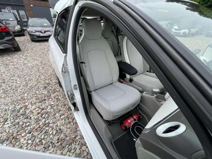 Balts Renault Zoe 2016 Kauņa, ar dzinēja tilpumu 0.00 L un nobraukumu 100 tūkst. km par 5750 €, foto 15 vietnē AUTOMOTO.COM.LV