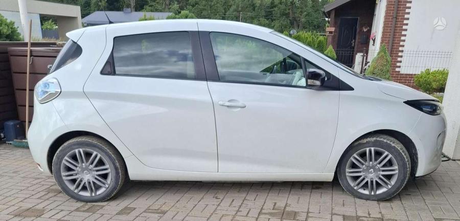 Balts Renault Zoe 2016 Kauņa, ar dzinēja tilpumu 0.00 L un nobraukumu 117 tūkst. km par 5100 €, foto 3 vietnē AUTOMOTO.COM.LV