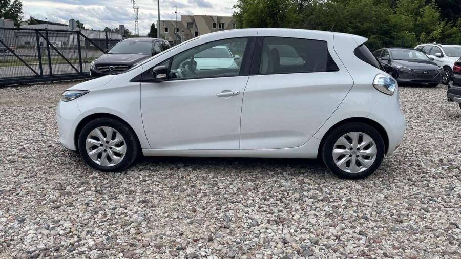 White Renault Zoe 2016 in Kaunas, with an engine capacity of 0.00 L and mileage of 100 thousand km for 5750 €, photo 9 on AUTOMOTO.COM.LV
