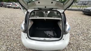 White Renault Zoe 2016 in Kaunas, with an engine capacity of 0.00 L and mileage of 100 thousand km for 5750 €, photo 14 on AUTOMOTO.COM.LV