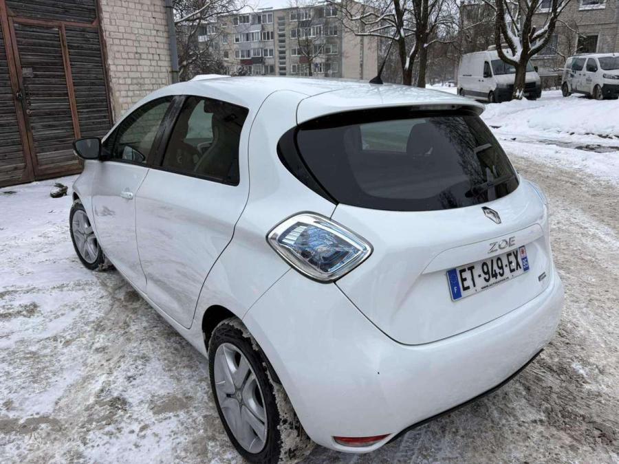 White Renault Zoe 2018 in Vilnius, with an engine capacity of 0.00 L and mileage of 104 thousand km for 5200 €, photo 2 on AUTOMOTO.COM.LV