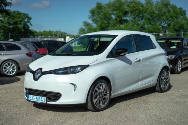 White Renault Zoe 2018 in Riga, with an engine capacity of 0.00 L and mileage of 124 thousand km for 8500 €, photo 3 on AUTOMOTO.COM.LV