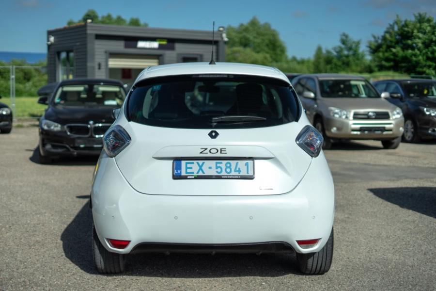 White Renault Zoe 2018 in Riga, with an engine capacity of 0.00 L and mileage of 124 thousand km for 8500 €, photo 6 on AUTOMOTO.COM.LV