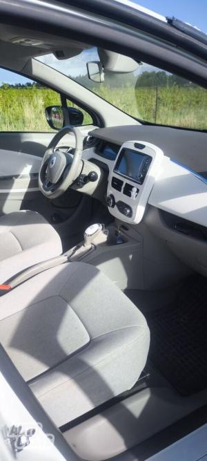 White Renault Zoe 2018 in Pakruojis, with an engine capacity of 0.00 L and mileage of 85 thousand km for 7200 €, photo 3 on AUTOMOTO.COM.LV