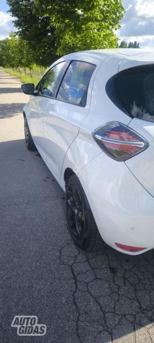 White Renault Zoe 2018 in Pakruojis, with an engine capacity of 0.00 L and mileage of 85 thousand km for 7200 €, photo 7 on AUTOMOTO.COM.LV