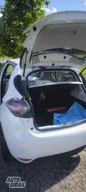 White Renault Zoe 2018 in Pakruojis, with an engine capacity of 0.00 L and mileage of 85 thousand km for 7200 €, photo 10 on AUTOMOTO.COM.LV