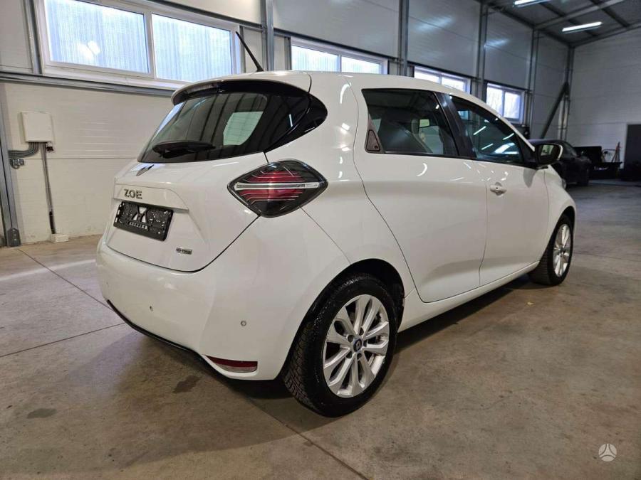 White Renault Zoe 2020 in Marijampole, with an engine capacity of 0.00 L and mileage of 112 thousand km for 9668 €, photo 4 on AUTOMOTO.COM.LV
