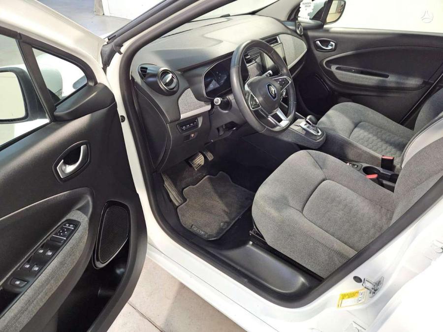 White Renault Zoe 2020 in Marijampole, with an engine capacity of 0.00 L and mileage of 112 thousand km for 9668 €, photo 28 on AUTOMOTO.COM.LV