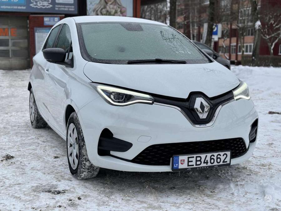 White Renault Zoe 2020 in Ukmerge, with an engine capacity of 0.00 L and mileage of 41 thousand km for 7200 €, photo 2 on AUTOMOTO.COM.LV