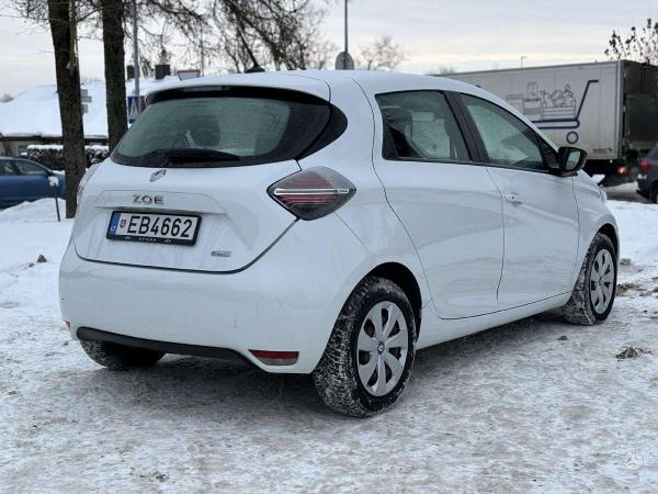 White Renault Zoe 2020 in Ukmerge, with an engine capacity of 0.00 L and mileage of 41 thousand km for 7200 €, photo 6 on AUTOMOTO.COM.LV
