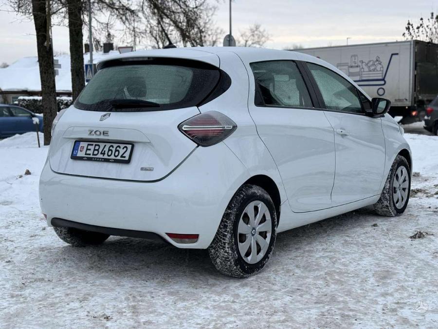White Renault Zoe 2020 in Ukmerge, with an engine capacity of 0.00 L and mileage of 41 thousand km for 7200 €, photo 6 on AUTOMOTO.COM.LV