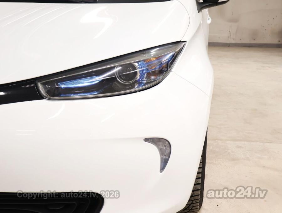 White Renault Zoe 2020 in Tallinn, with an engine capacity of 0.00 L and mileage of 80 thousand km for 9900 €, photo 17 on AUTOMOTO.COM.LV