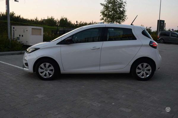 White Renault Zoe 2020 in Vilnius, with an engine capacity of 0.00 L and mileage of 62 thousand km for 9550 €, photo 4 on AUTOMOTO.COM.LV
