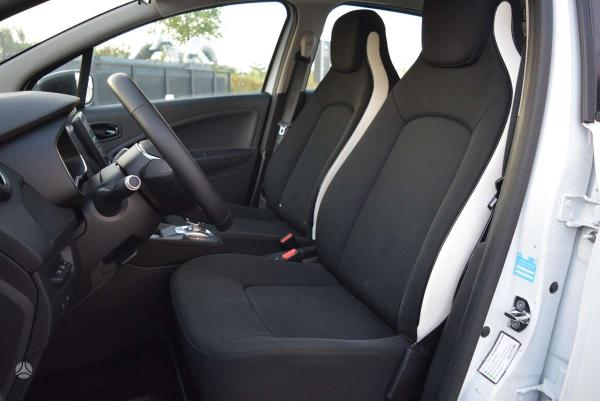 White Renault Zoe 2020 in Vilnius, with an engine capacity of 0.00 L and mileage of 62 thousand km for 9550 €, photo 9 on AUTOMOTO.COM.LV