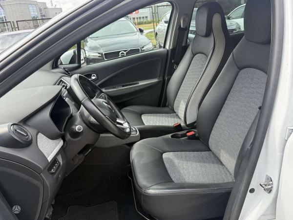 White Renault Zoe 2020 in Vilnius, with an engine capacity of 0.00 L and mileage of 66 thousand km for 9700 €, photo 5 on AUTOMOTO.COM.LV