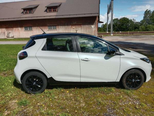 White Renault Zoe 2021 in Plunge, with an engine capacity of 0.00 L and mileage of 97 thousand km for 9400 €, photo 3 on AUTOMOTO.COM.LV