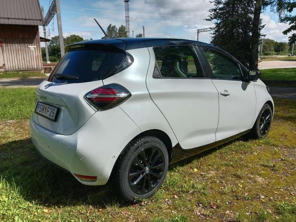 White Renault Zoe 2021 in Plunge, with an engine capacity of 0.00 L and mileage of 97 thousand km for 9400 €, photo 4 on AUTOMOTO.COM.LV