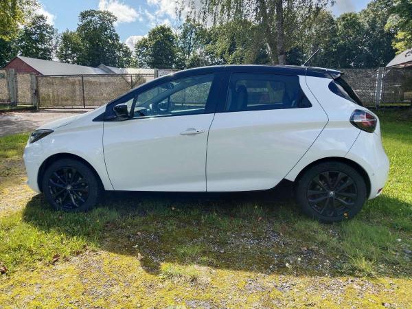 White Renault Zoe 2021 in Plunge, with an engine capacity of 0.00 L and mileage of 97 thousand km for 9400 €, photo 6 on AUTOMOTO.COM.LV