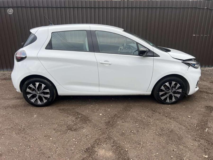 White Renault Zoe 2023 in Kaunas, with an engine capacity of 0.00 L and mileage of 24 thousand km for 6900 €, photo 4 on AUTOMOTO.COM.LV