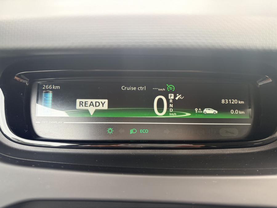 White Renault Zoe 2018 in Tallinn, with an engine capacity of 0.00 L and mileage of 83 thousand km for 9000 €, photo 15 on AUTOMOTO.COM.LV