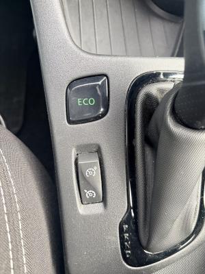 White Renault Zoe 2018 in Tallinn, with an engine capacity of 0.00 L and mileage of 83 thousand km for 9000 €, photo 19 on AUTOMOTO.COM.LV