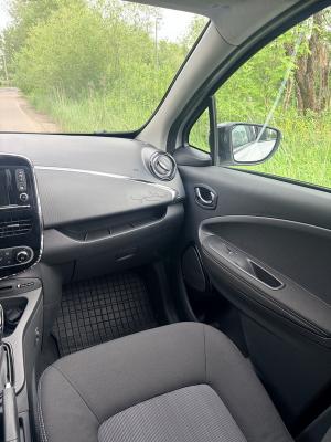 White Renault Zoe 2018 in Tallinn, with an engine capacity of 0.00 L and mileage of 83 thousand km for 9000 €, photo 22 on AUTOMOTO.COM.LV