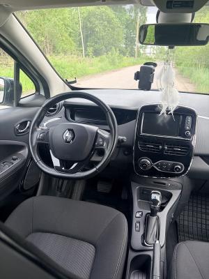White Renault Zoe 2018 in Tallinn, with an engine capacity of 0.00 L and mileage of 83 thousand km for 9000 €, photo 23 on AUTOMOTO.COM.LV
