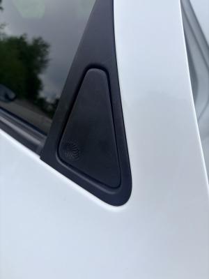 White Renault Zoe 2018 in Tallinn, with an engine capacity of 0.00 L and mileage of 83 thousand km for 9000 €, photo 28 on AUTOMOTO.COM.LV