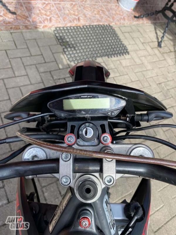 Black Rieju MRT 50 2016 in Raseiniai, with an engine capacity of 0.05 L and mileage of 10 thousand km for 1700 €, photo 2 on AUTOMOTO.COM.LV