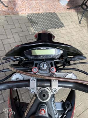 Black Rieju MRT 50 2016 in Raseiniai, with an engine capacity of 0.05 L and mileage of 10 thousand km for 1700 €, photo 3 on AUTOMOTO.COM.LV
