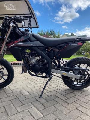 Black Rieju MRT 50 2016 in Raseiniai, with an engine capacity of 0.05 L and mileage of 10 thousand km for 1700 €, photo 5 on AUTOMOTO.COM.LV