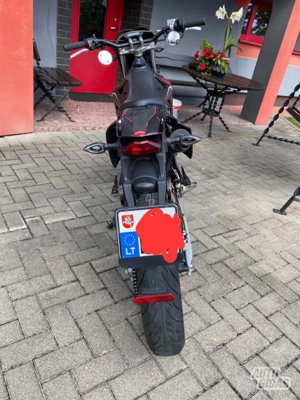 Black Rieju MRT 50 2016 in Raseiniai, with an engine capacity of 0.05 L and mileage of 10 thousand km for 1700 €, photo 7 on AUTOMOTO.COM.LV