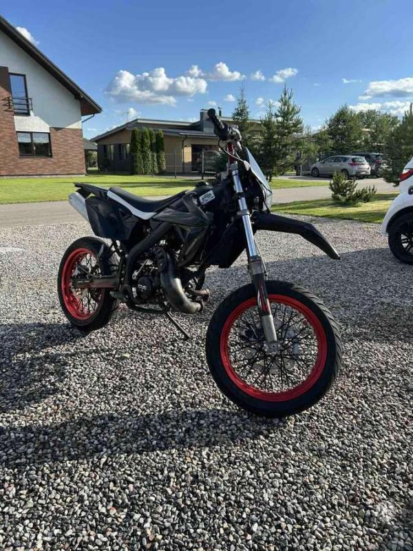 Melns Rieju MRT 50 2019 Panevēža, ar dzinēja tilpumu 50.00 L un nobraukumu 7 tūkst. km par 1800 €, foto 1 vietnē AUTOMOTO.COM.LV