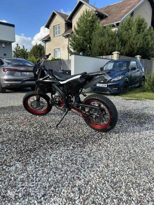 Melns Rieju MRT 50 2019 Panevēža, ar dzinēja tilpumu 50.00 L un nobraukumu 7 tūkst. km par 1800 €, foto 3 vietnē AUTOMOTO.COM.LV