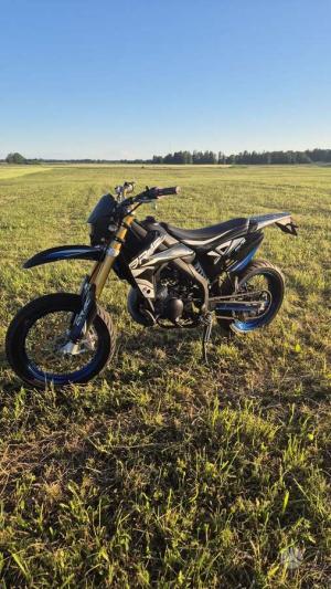 Black Rieju MRT 50 2020 in Radviliskis, with an engine capacity of 50.00 L and mileage of 11 thousand km for 1820 €, photo 5 on AUTOMOTO.COM.LV