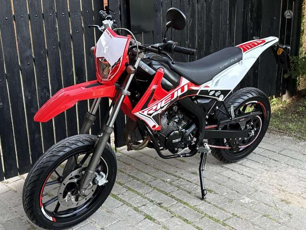 Rieju MRT 50 2022 in Prienai, with an engine capacity of 49.00 L and mileage of 5 thousand km for 2250 €, photo 3 on AUTOMOTO.COM.LV