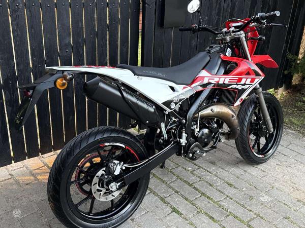 Rieju MRT 50 2022 in Prienai, with an engine capacity of 49.00 L and mileage of 5 thousand km for 2250 €, photo 6 on AUTOMOTO.COM.LV