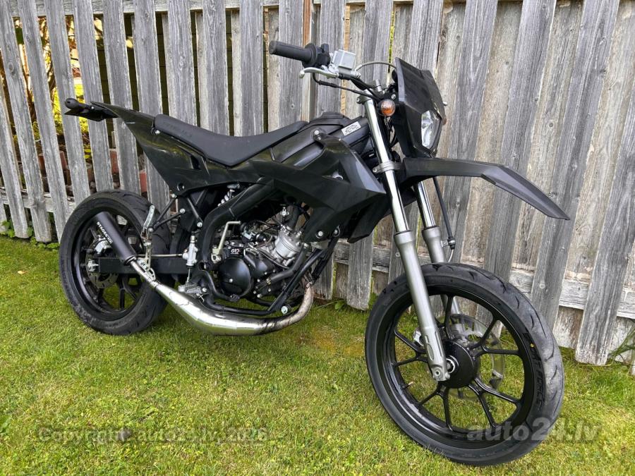 Rieju MRT 50 2025 in Parnu, with an engine capacity of 50.00 L and mileage of 6 thousand km for 2390 €, photo 4 on AUTOMOTO.COM.LV
