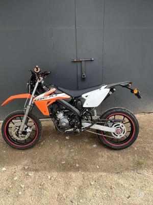 Oranžs Rieju MRT 50 2019 Viļņa, ar dzinēja tilpumu 50.00 L un nobraukumu 11 tūkst. km par 1800 €, foto  vietnē AUTOMOTO.COM.LV