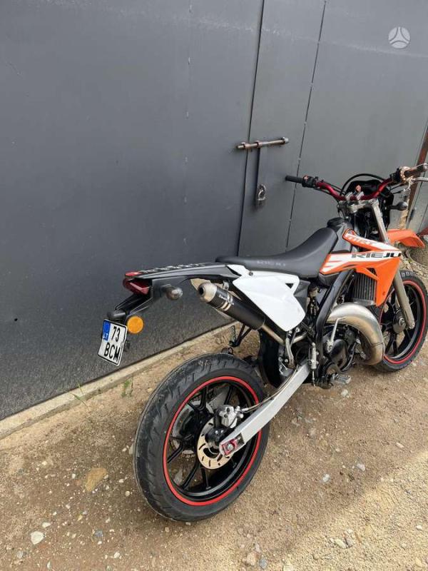 Orange Rieju MRT 50 2019 in Vilnius, with an engine capacity of 50.00 L and mileage of 11 thousand km for 1800 €, photo 4 on AUTOMOTO.COM.LV