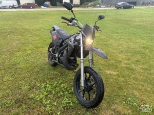 Black Rieju MRT 2019 in Raseiniai, with an engine capacity of 0.05 L and mileage of 9 thousand km for 1750 €, photo  on AUTOMOTO.COM.LV