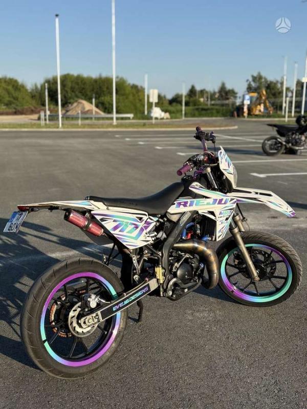 White Rieju MRT 2016 in Radviliskis, with an engine capacity of 50.00 L and mileage of 18 thousand km for 1900 €, photo 2 on AUTOMOTO.COM.LV