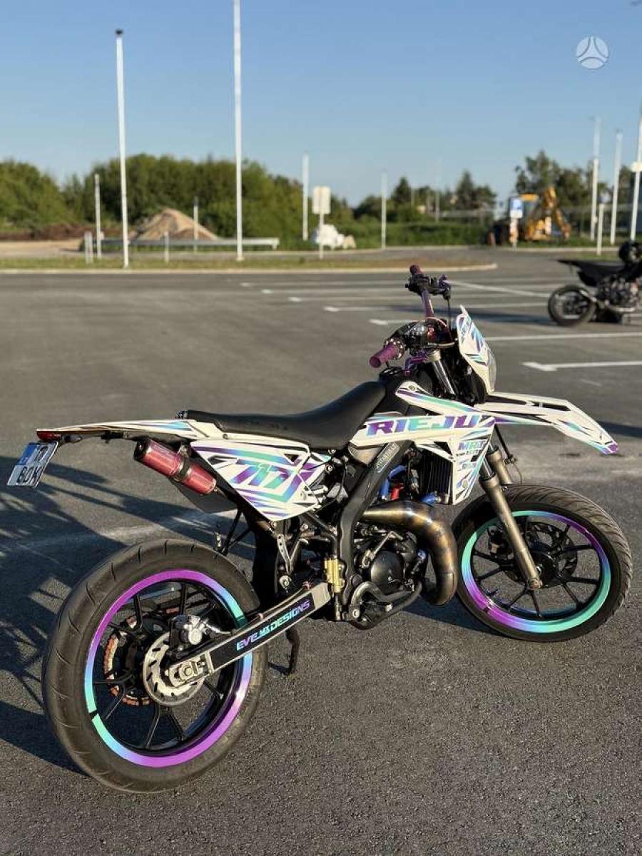 White Rieju MRT 2016 in Radviliskis, with an engine capacity of 50.00 L and mileage of 18 thousand km for 1900 €, photo 3 on AUTOMOTO.COM.LV