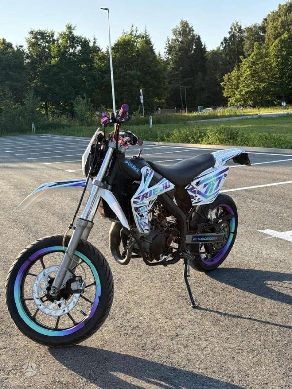 White Rieju MRT 2016 in Radviliskis, with an engine capacity of 50.00 L and mileage of 18 thousand km for 1900 €, photo 4 on AUTOMOTO.COM.LV